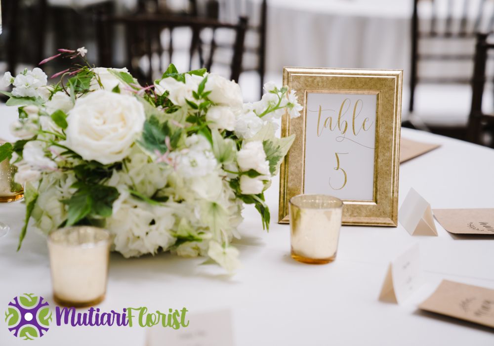 Rangkaian Bunga pada Meja Wedding