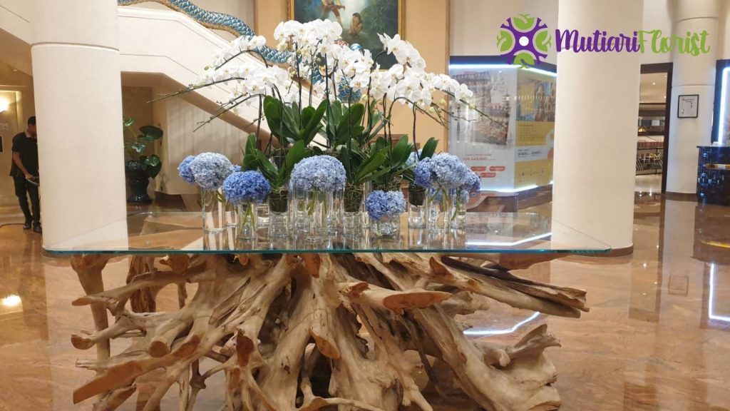 Rangkaian Bunga Meja Minimalis Menggunakan Bunga Gerbera: Dekorasi ...